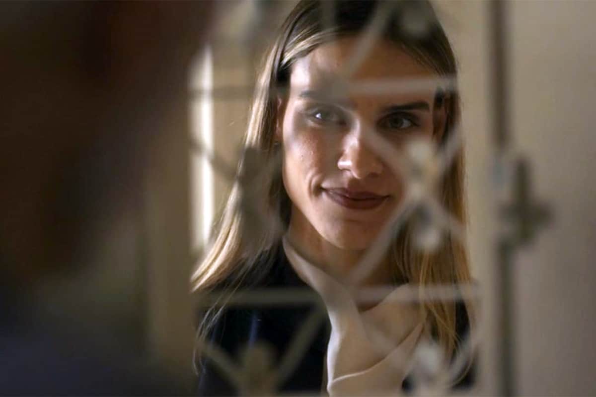 Primeira novela: quem é Isabelle Nassar, a Sara de Travessia - TV História